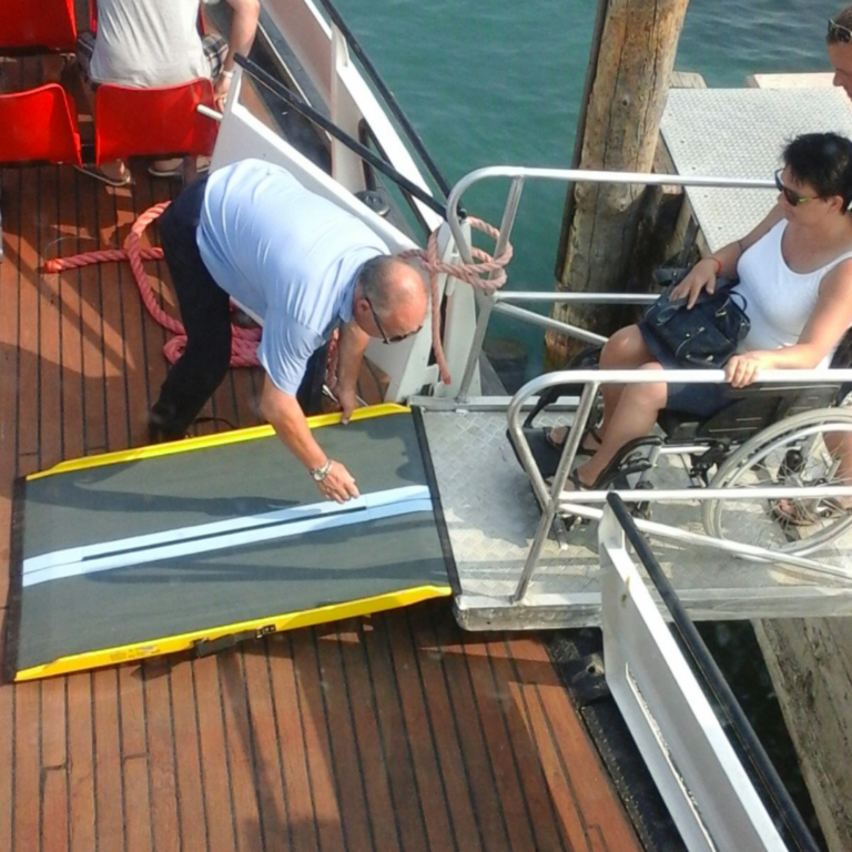 Disabled accessibility and PRM - Navigazione Laghi
